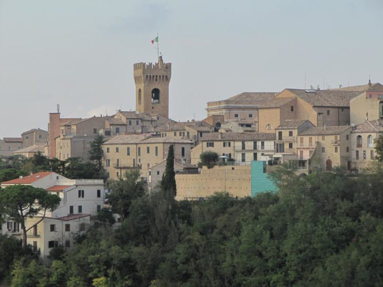 RECANATI E LORETO: dalla laicità al sacro in pochi passi - GoBarbara RECANATI E LORETO: dalla laicità al sacro in pochi passi - GoBarbara